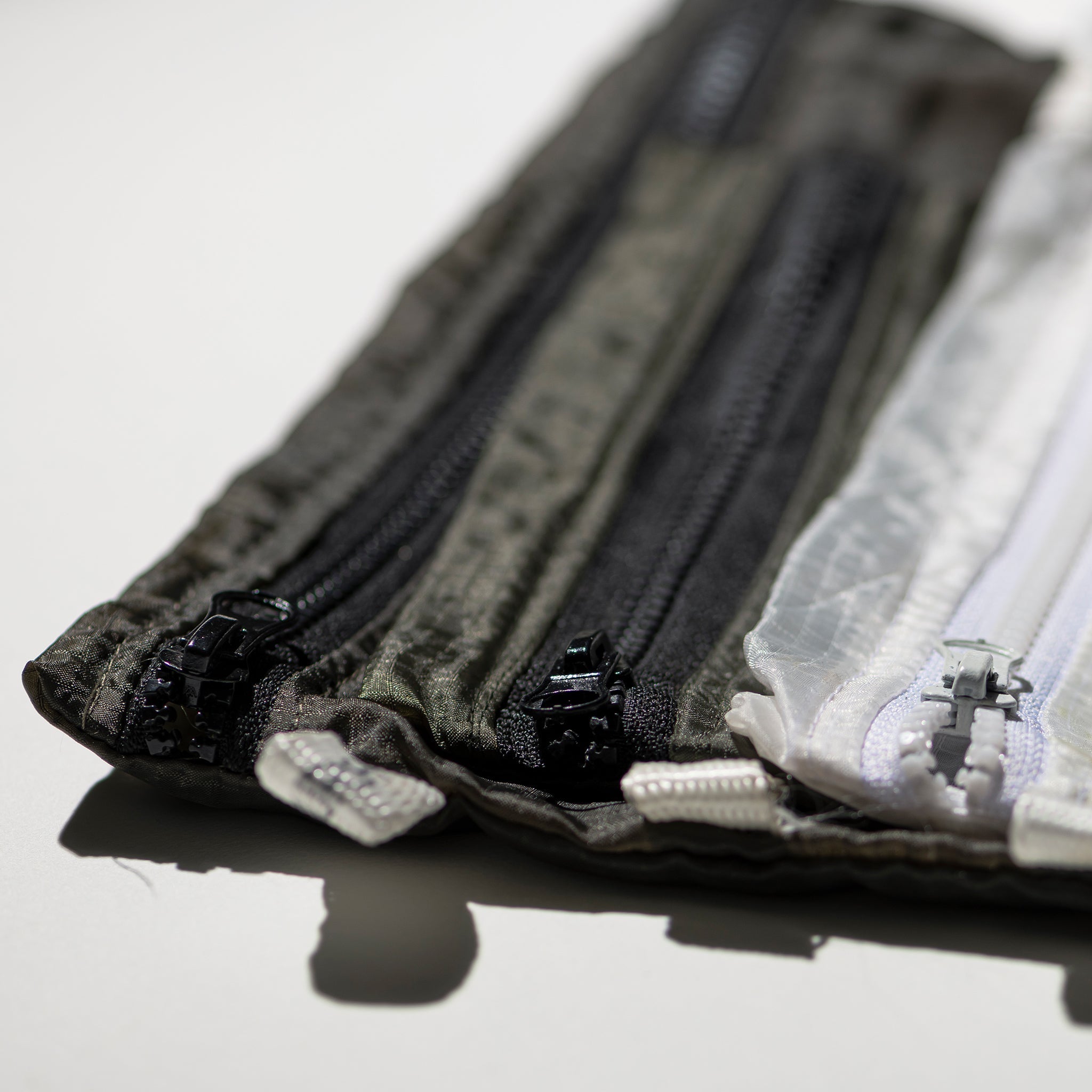 VINTAGE PARACHUTE LIGHT POUCH / Medium – PUEBCO KOREA